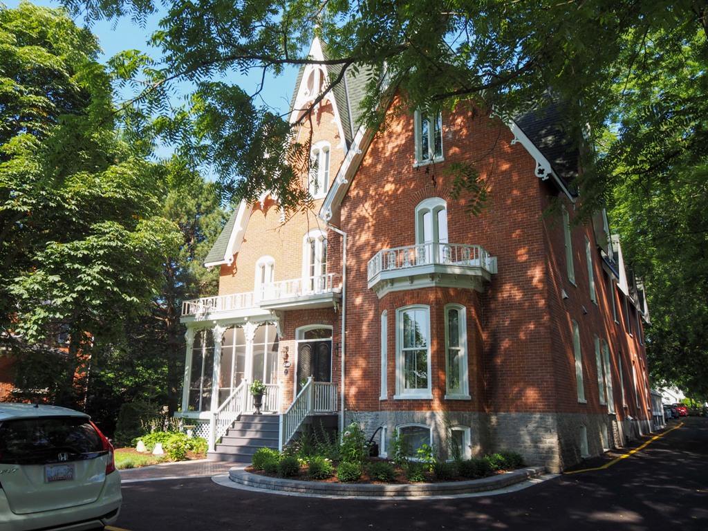 Merrill House Review: A luxury country house retreat in Prince Edward ...