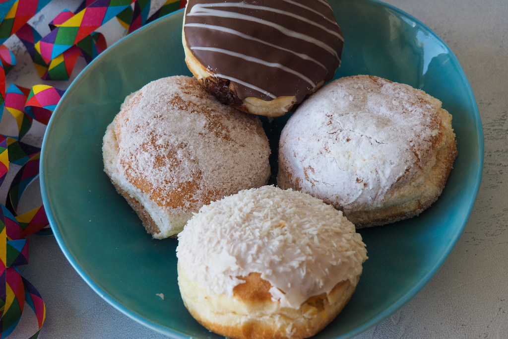Celebrating German Fasching with these delicious apple fritters ...