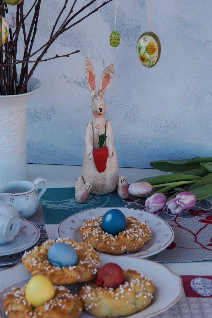Recipe | Traditional German Easter yeast braid – Carrots and Tigers
