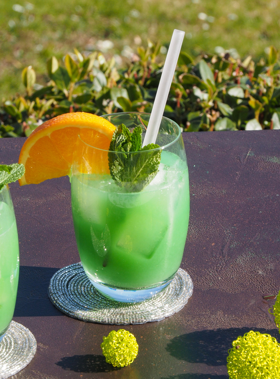 Leprechaun Cocktail: A Lucky Green Cocktail For St. Patrick’s Day ...