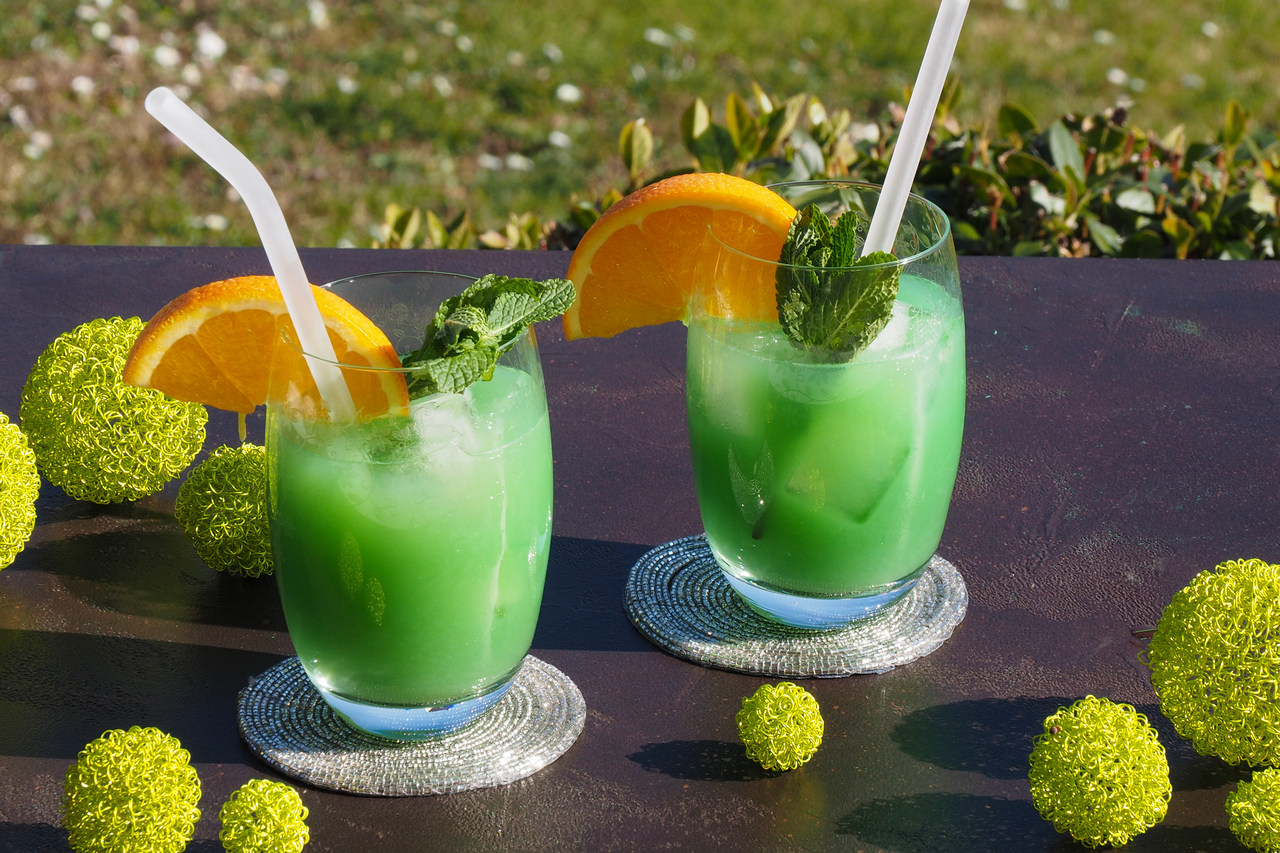 Leprechaun Cocktail: A Lucky Green Cocktail For St. Patrick’s Day ...