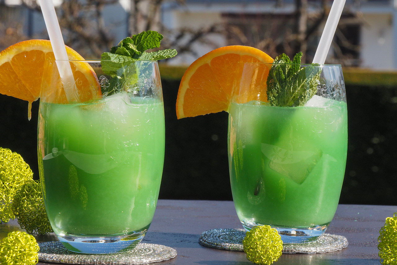Leprechaun Cocktail: A Lucky Green Cocktail For St. Patrick’s Day ...