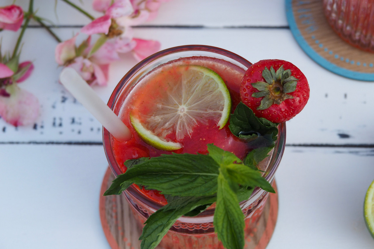 A Perfect Midsummer Cocktail: Frozen Strawberry Gin Tonic – Carrots and ...