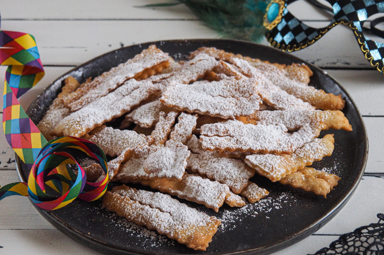 How to make Galani, the traditional Venetian Carnival sweets