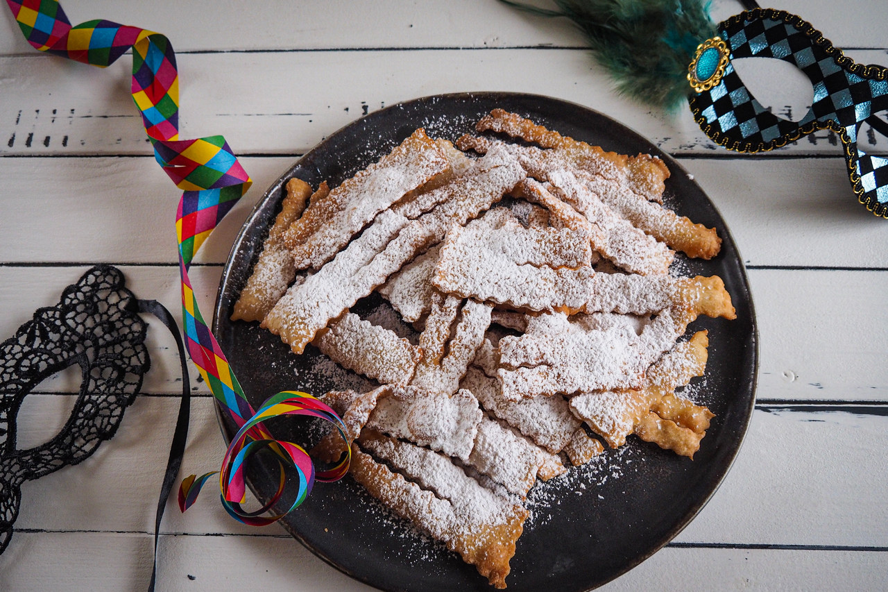 How to make Galani, the traditional Venetian Carnival sweets