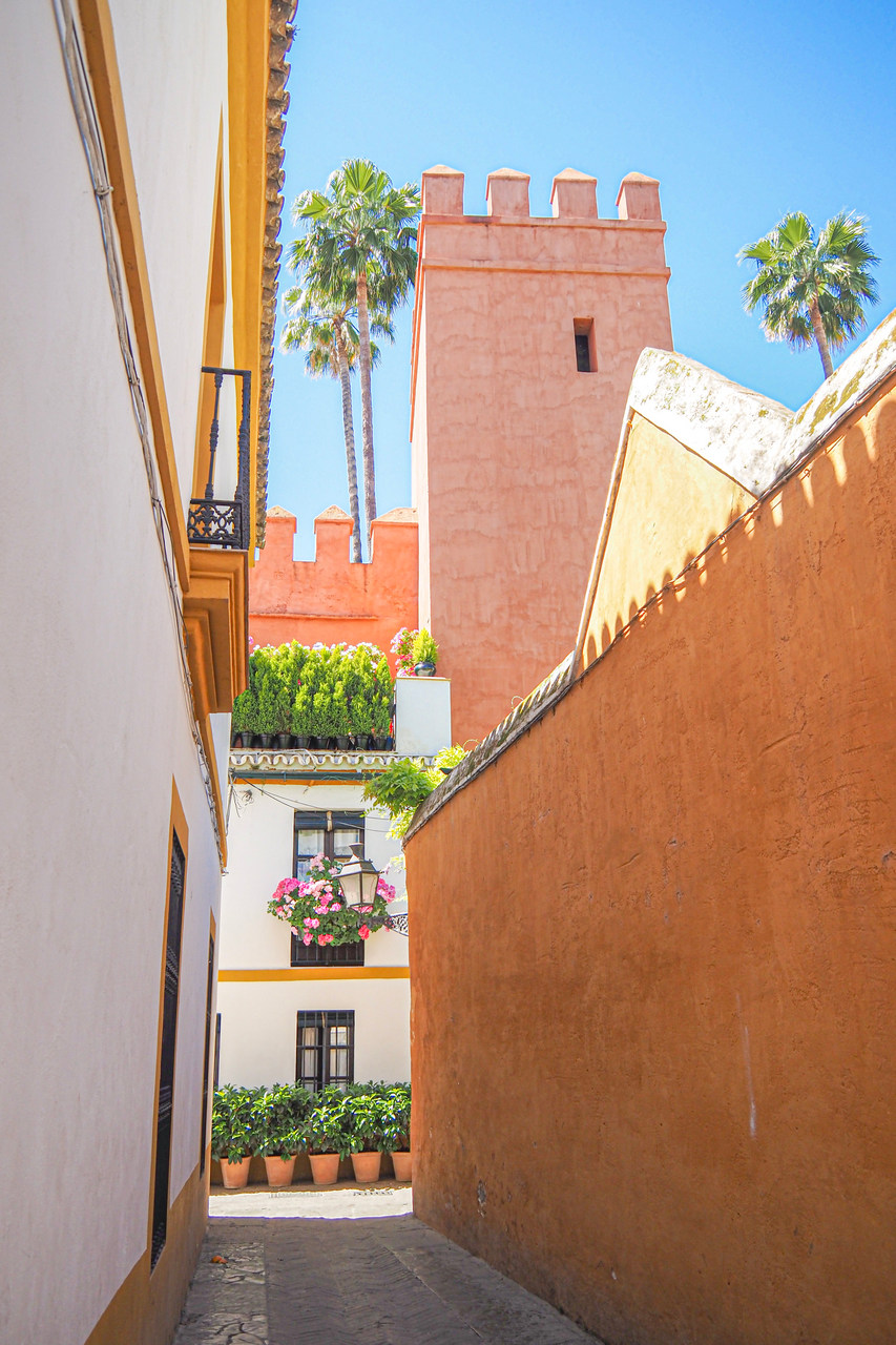 Sevilla Travel Guide: Exploring Barrio de Santa Cruz
