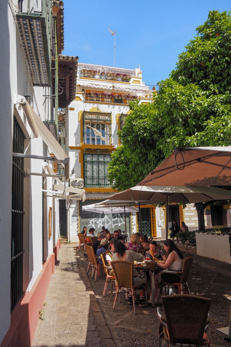 Sevilla Travel Guide: Exploring Barrio de Santa Cruz