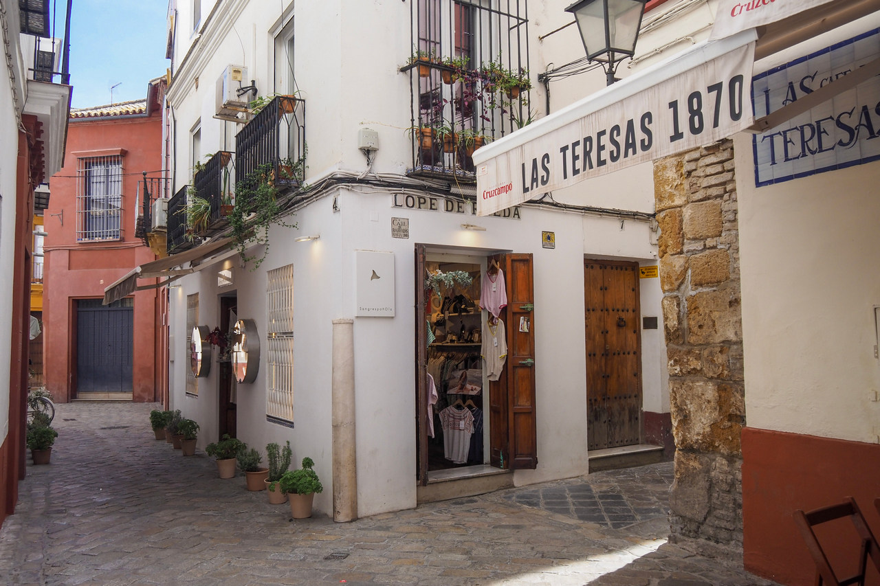 Sevilla Travel Guide: Exploring Barrio de Santa Cruz