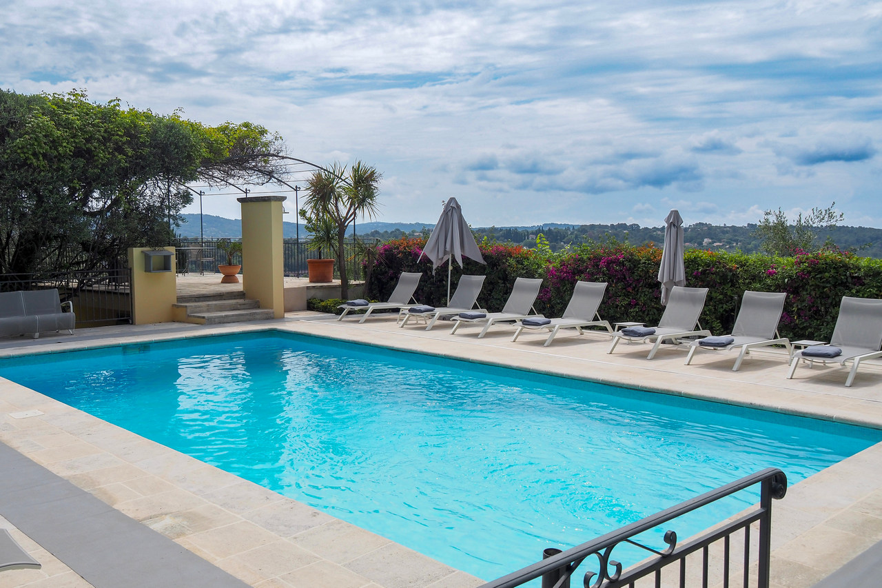 What it's like chcking into gourmet bolthole La Bastide Saint-Antoine ...