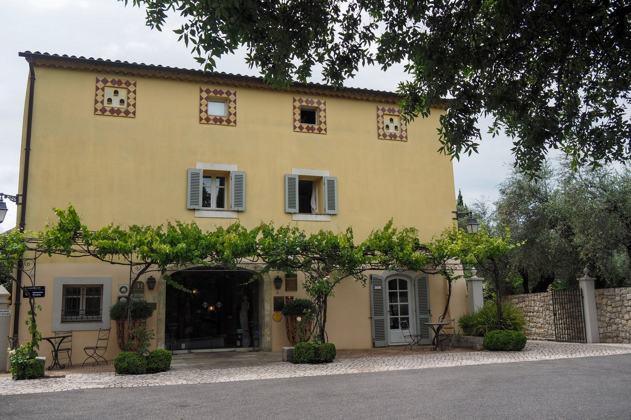 What it's like chcking into gourmet bolthole La Bastide Saint-Antoine ...