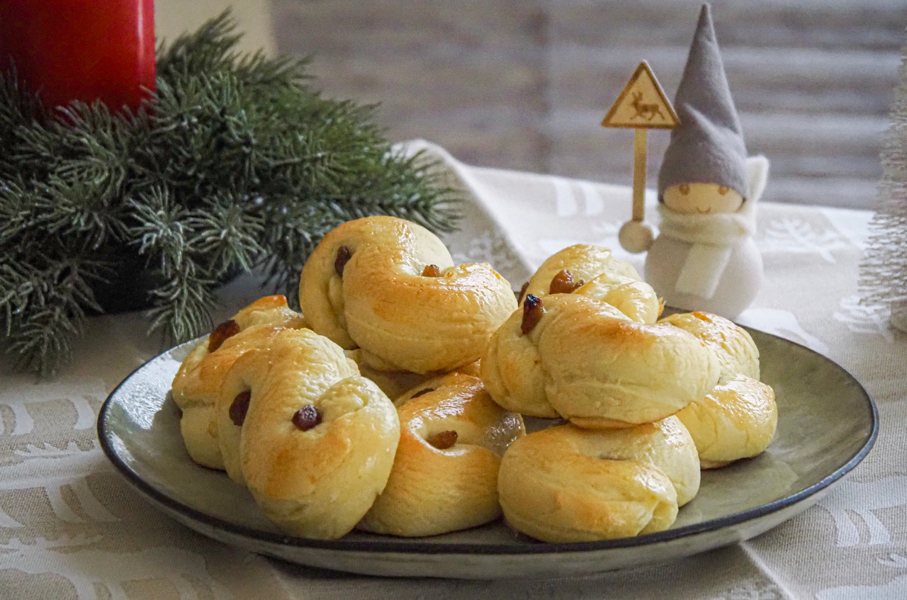How to make Lussekatter, the traditional Swedish saffron buns eaten on ...
