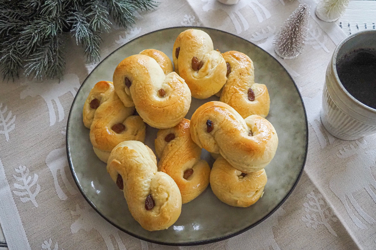 How to make Lussekatter, the traditional Swedish saffron buns eaten on ...